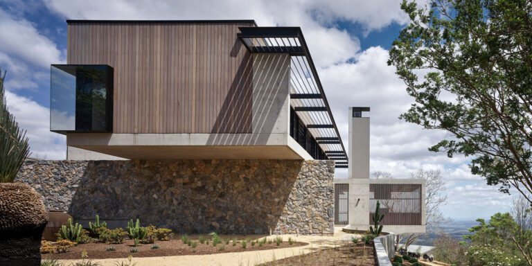 Houses with Stone Accents: 11 Elegant Ways to Use Stone