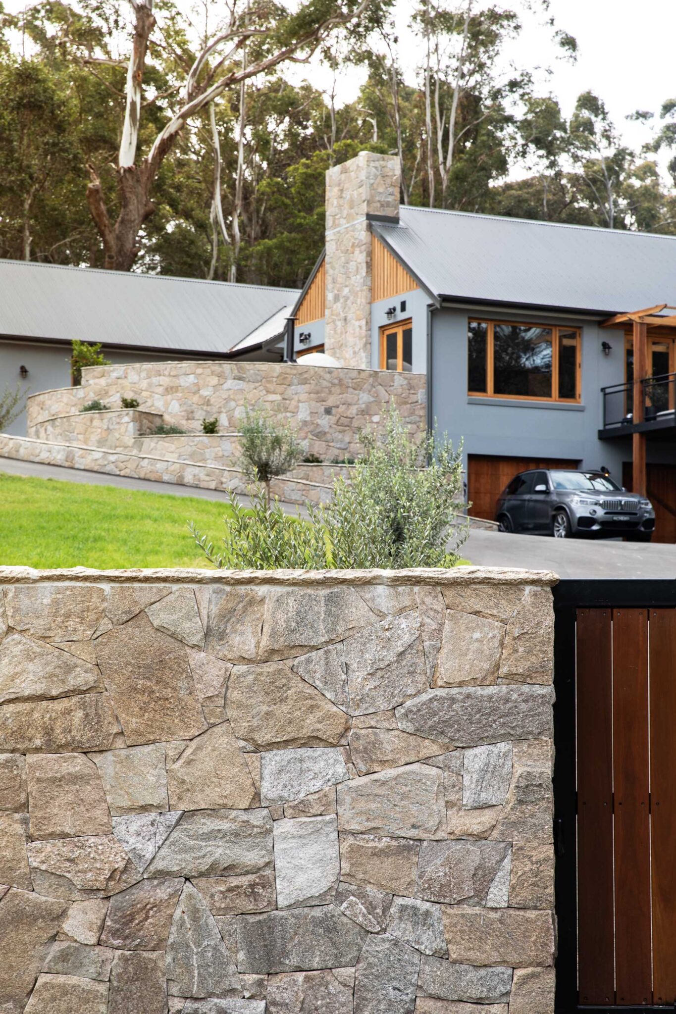 7 Stunning Stone and Stucco Exterior Ideas For Your House