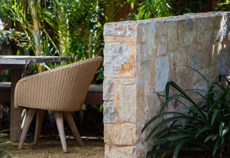 Natural Stone Veneer Retaining Walls | Stone for Retaining Walls