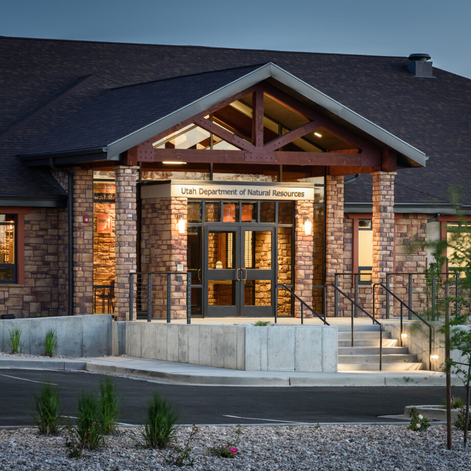 7 Metal Building with Stone Veneer Ideas